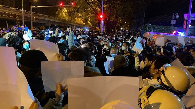ゼロコロナ政策に抗議する中国の市民が白紙を掲げる理由 国営メディアの姿勢やネット検閲強化に怒り東京新聞デジタル