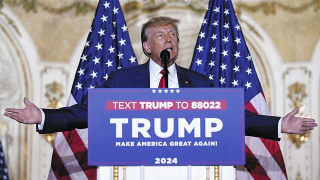 トランプ氏、刑事事件を巧みに「政治ショー」化…危機感あおり資金集め、支持者と反対派にらみ合い:東京新聞デジタル