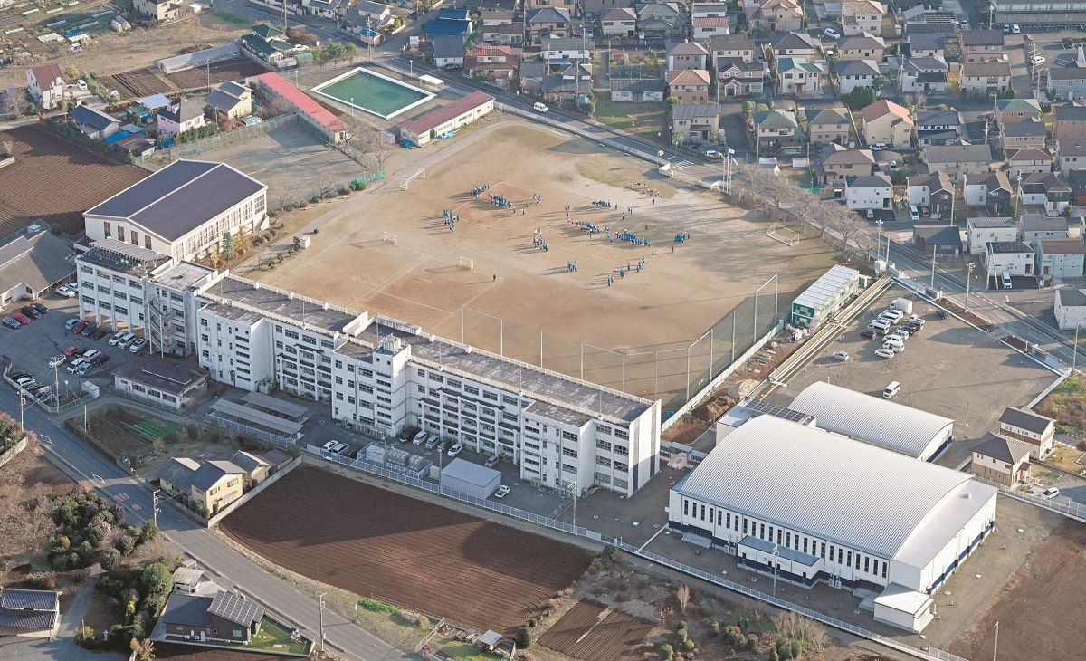 [B! jkl;] 生徒600人弱なのに2棟目の体育館が完成間近 さらに市長・議会が知らぬ間に「追加工事」4500万円増：東京新聞デジタル